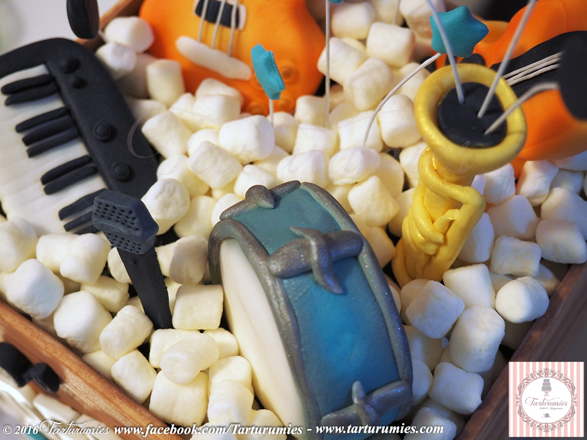 Tutorial Cake Box of Musical Instruments - Tarturumies